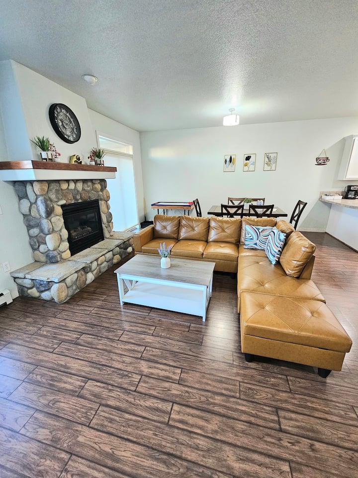 Spacious And Comfy Home/garage/great Location - Fairbanks, AK