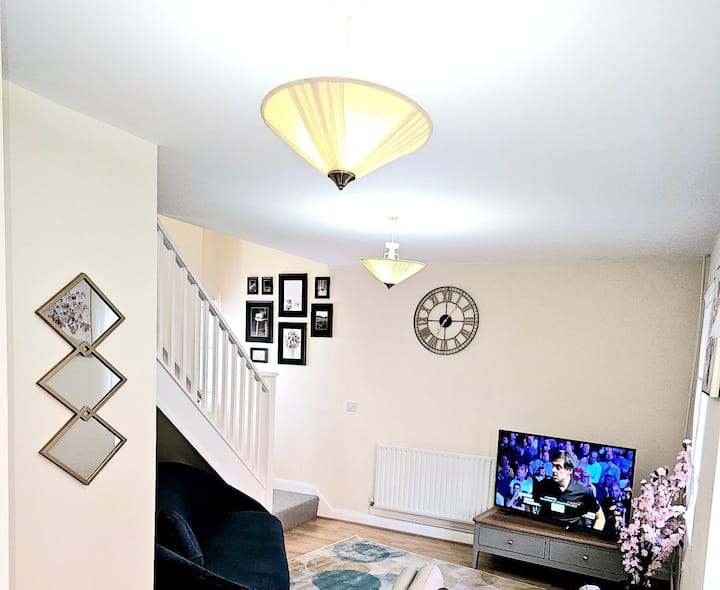 Beautiful Two Bed House In Long Eaton With Netflix - Aéroport d'East Midlands (EMA)