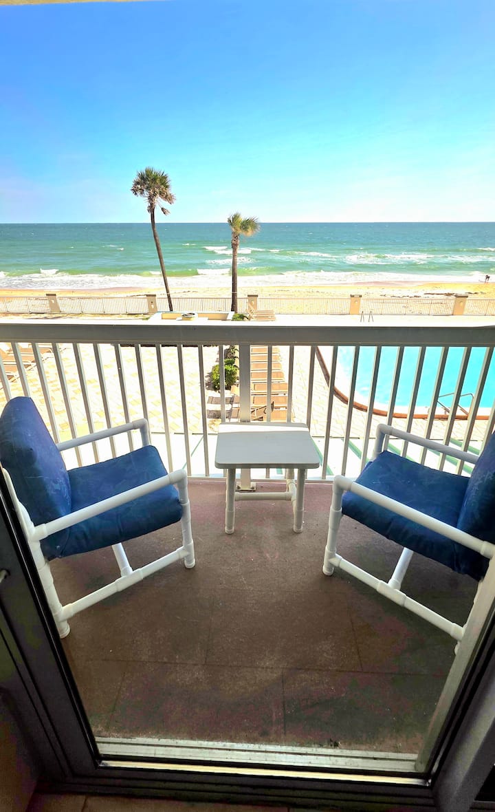 Direct Oceanfront View 1br Handicap Friendly Pool - Daytona Beach, FL