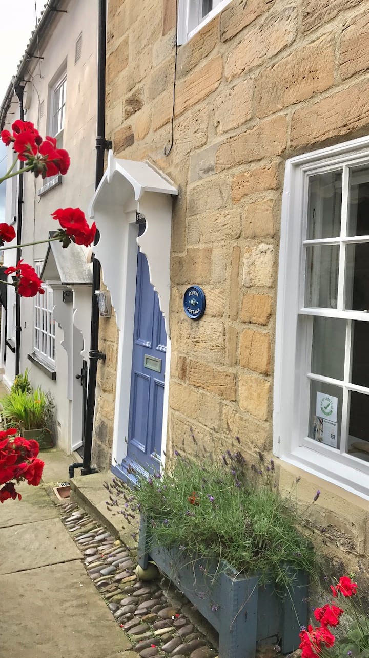 Storm Cottage - Robin Hood's Bay