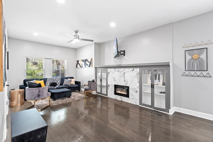 Modern Bungalow Near The Beach! - Chicago, IL