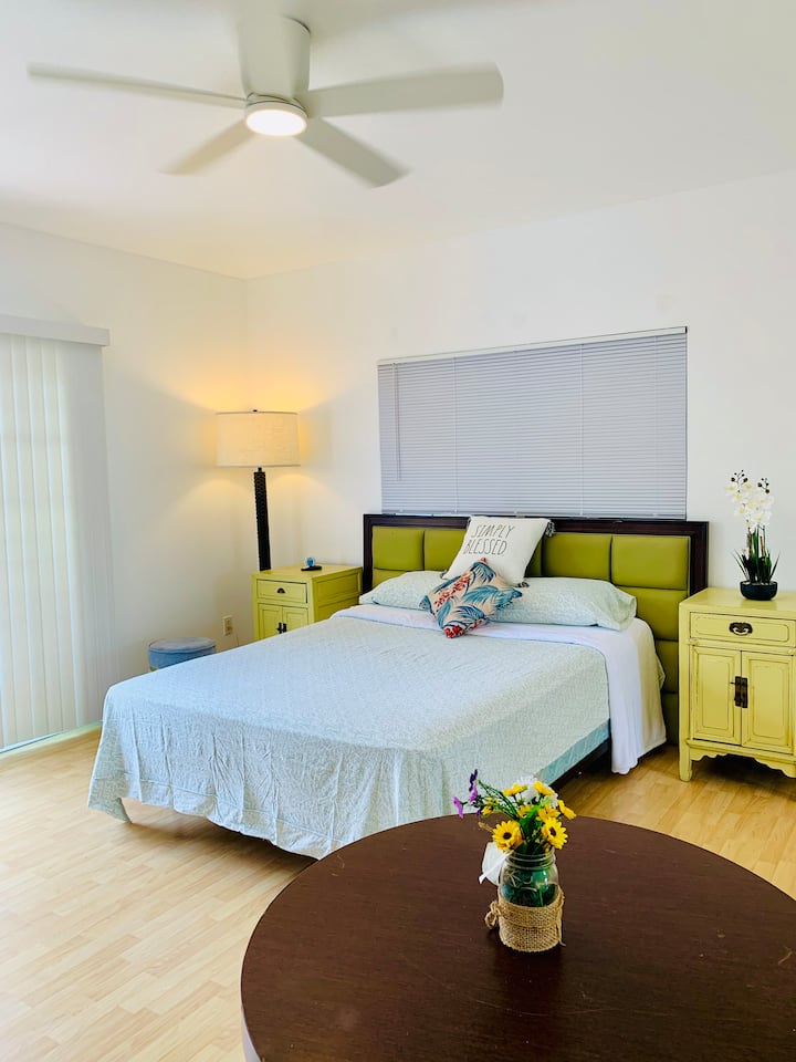 Island Elegance, Studio - Wailuku, HI