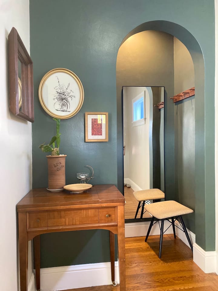Cozy Sunfilled House With Deck Patio Garden - Alameda, CA