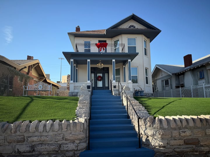 Elegant Modernized Victorian Home/game Room/4 Br - El Paso, TX