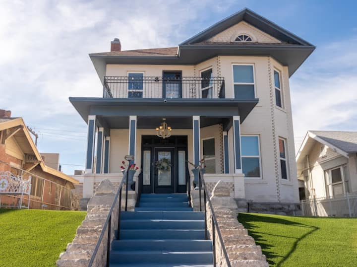 Elegant Modernized Victorian Home/game Room/4 Br - Ciudad Juárez