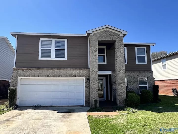 Spacious Home In Madison- Long Term Stays Welcome! - Huntsville, AL