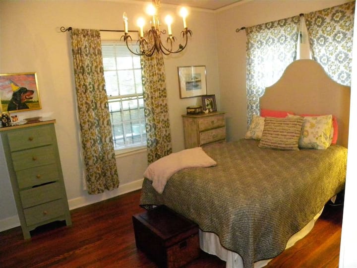 Artsy Midtown *3 Bd 2 Bth* Walk To Overton Park - Memphis, TN