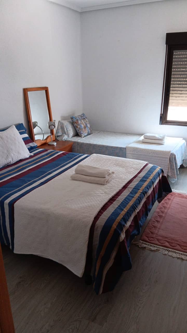 Habitacion Triple, Luminosa, Espaciosa Tranquila. - Paterna