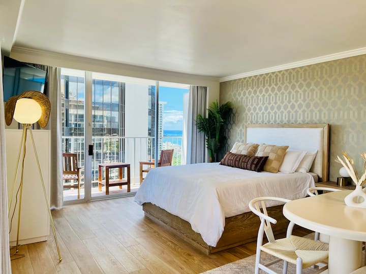 Waikiki Gem: Corner Unit With Ocean View 1 Parking - Kailua, HI