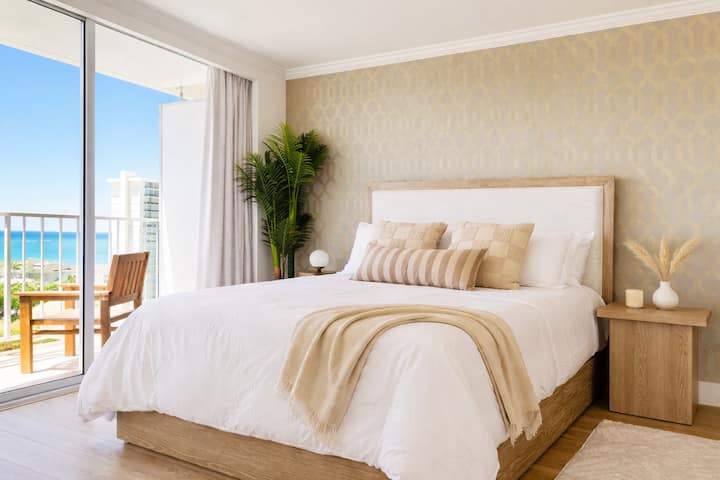 Waikiki Gem: Corner Unit With Ocean View 1 Parking - Honolulu, HI