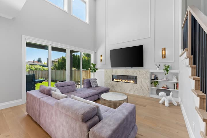Luxury Designer House In South Surrey Whiterock - Surrey, BC