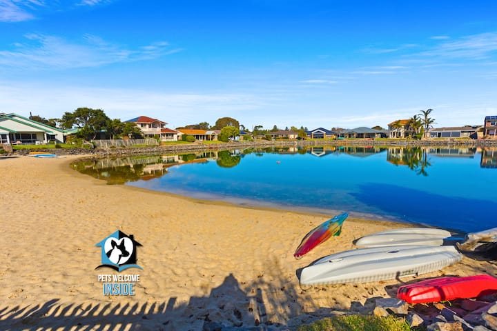 Lakefront Retreat With Private Beach & Water Toys - Victor Harbor