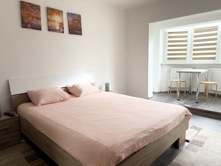 Stay At Michael’s - Chic & Cozy - Luna