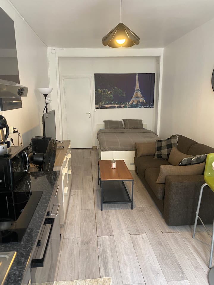 Le Parisien, - Saint-Denis, France