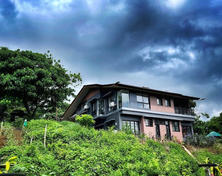 New Kingsville Haven's Main Villa - Alfonso