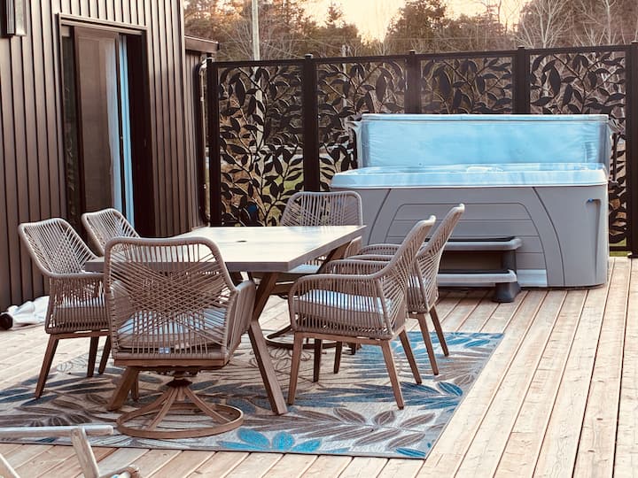 Farmhouse Retreat | Hot Tub + Bunkie | Bayfield - Bayfield