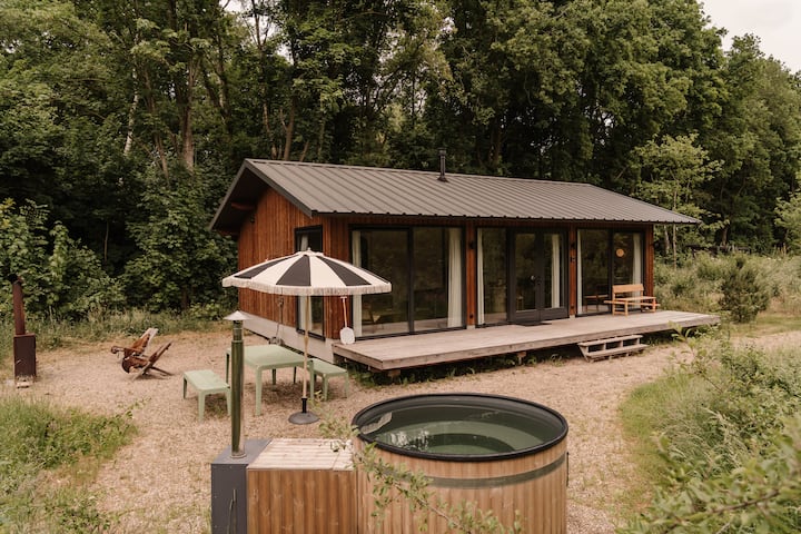Willow House Detached Bath & Hottub (Biofuel) - Oss