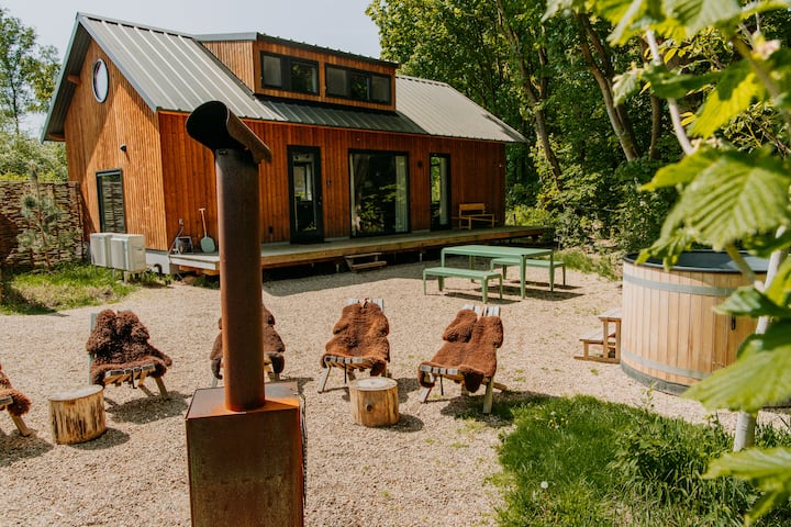 Oak House Detached Bath & Hottub (Biofuel) - Oss