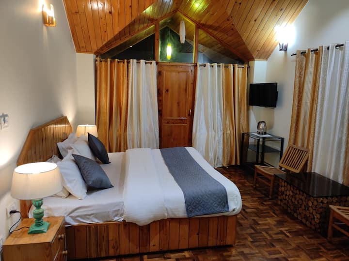 5 Rooms Private Wooden Cottage - Manali