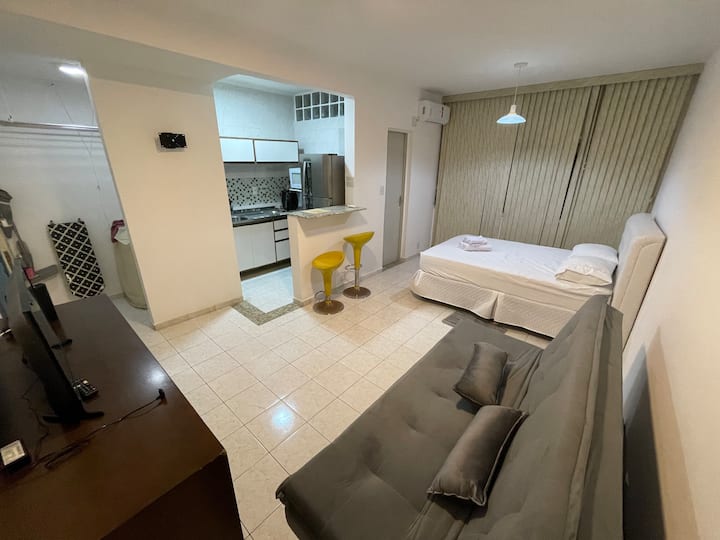 Mobiliado, Uma Quadra Da Praia - Santos