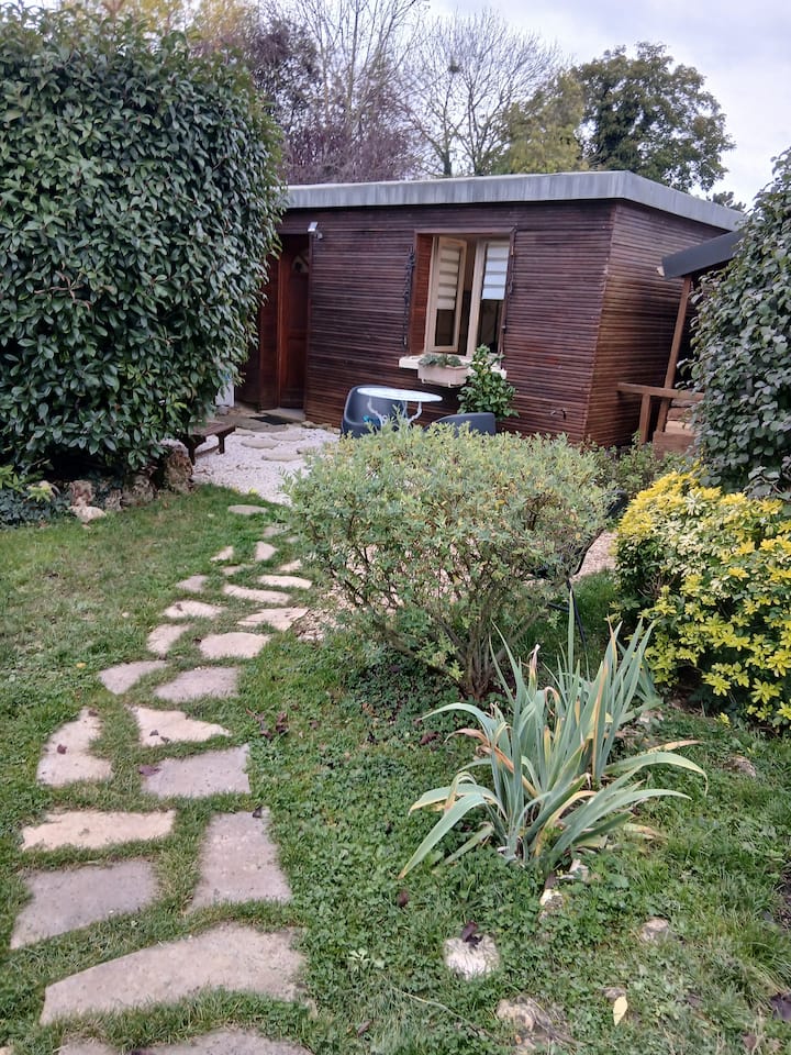 Un Studio Dans Un Joli Jardin Proche De Paris - Brie-Comte-Robert