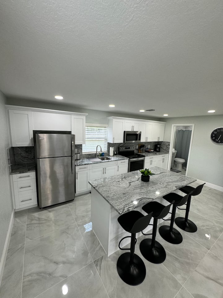 Openhomesuites- 1 Bedroom 1 Bath - New Port Richey, FL