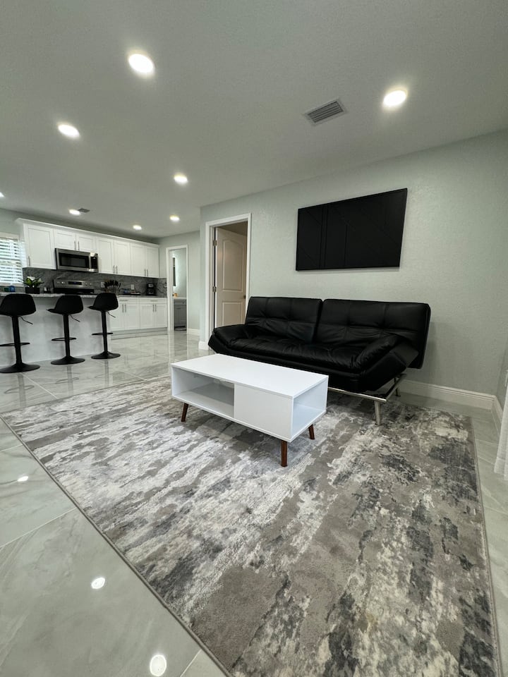 Openhomesuites- 1 Bedroom 1 Bath - New Port Richey, FL