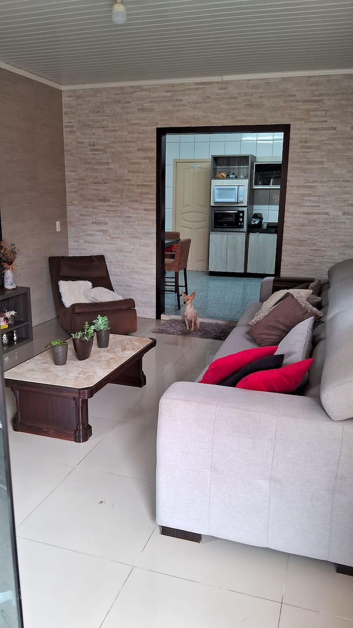 Quartos Em Casa Espaçosa E Arejada, Criciuma - Criciúma