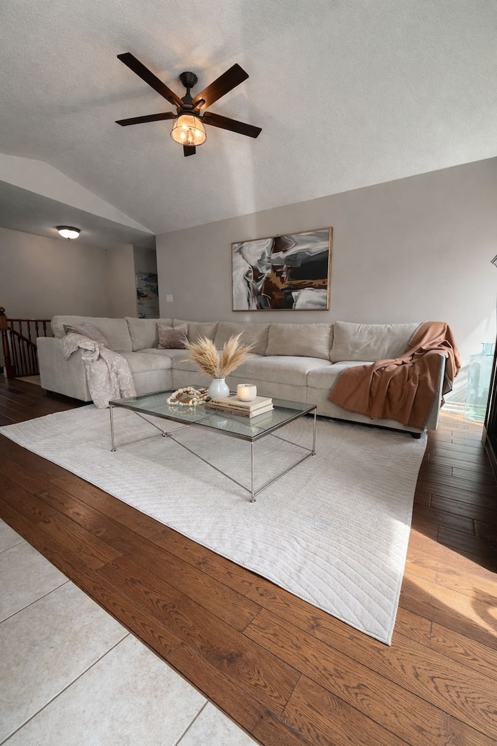 Modern Cozy W/spacious Living Area&stylish Design - Barrie