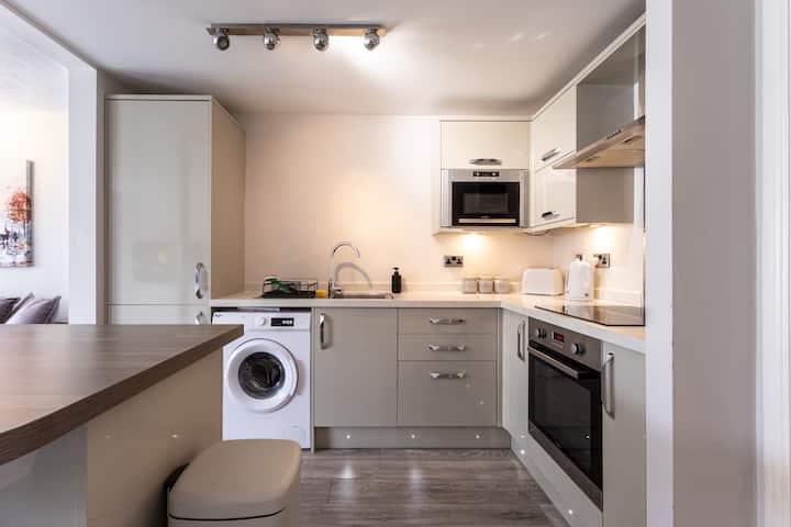 Modern 2 Bed Apartment Near Gatwick - Crawley
