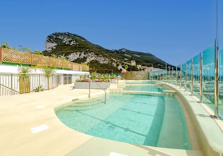 Luxury Stay | Resort-style Pools & Spa | Prime - Gibraltar