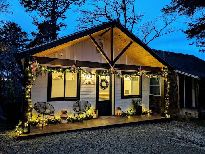 Hot Tub, Firepit, Fireplace, 5 Min Walk To Beach! - Rockaway Beach, OR