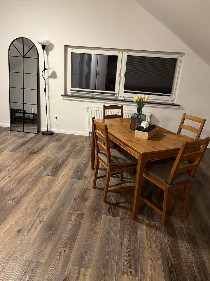 Dachgeschosswohnung Neu Saniert - Hannover