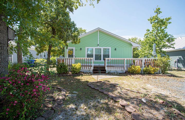 Dog Friendly*on Island*outdoor Shower*family Fun! - Oak Island, NC