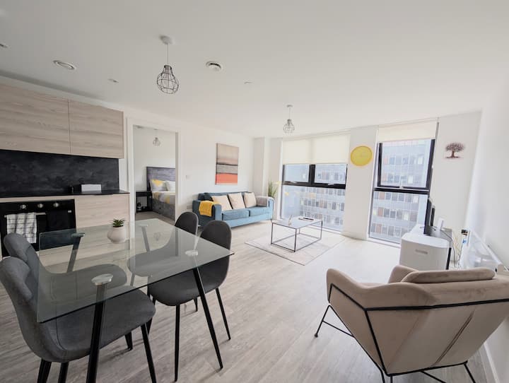 Stylish 2-bed, 2-bath Flat | Close To Old Trafford - 알트링캠