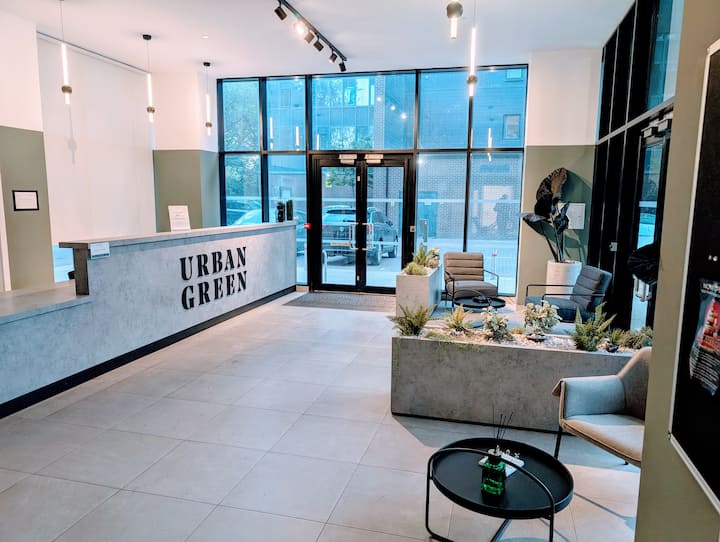 Modern 2-bed, 2-bath Flat | Close To Old Trafford - Manchester