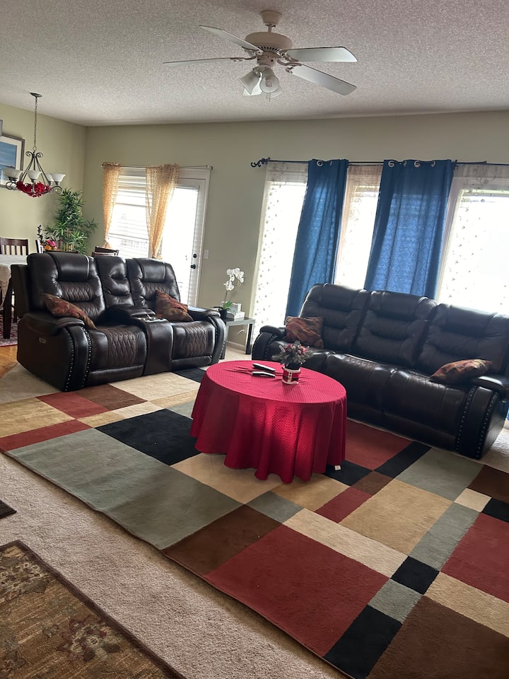 Cozy~spacious~prime Location - Shawnee, KS