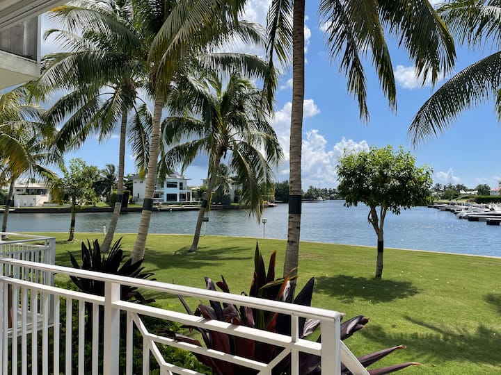 A Rare Find With Pool - Cayman Islands