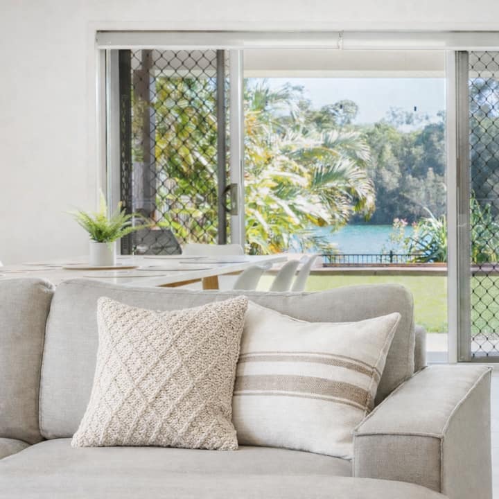 Waters Edge Retreat -Lake & Beach Access + Firepit - Toogoom