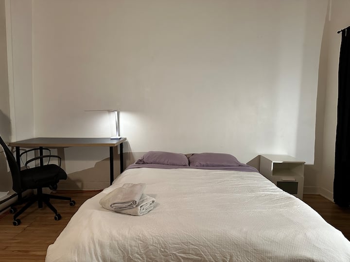 Large Comfy Private Room In Homa - Montreal