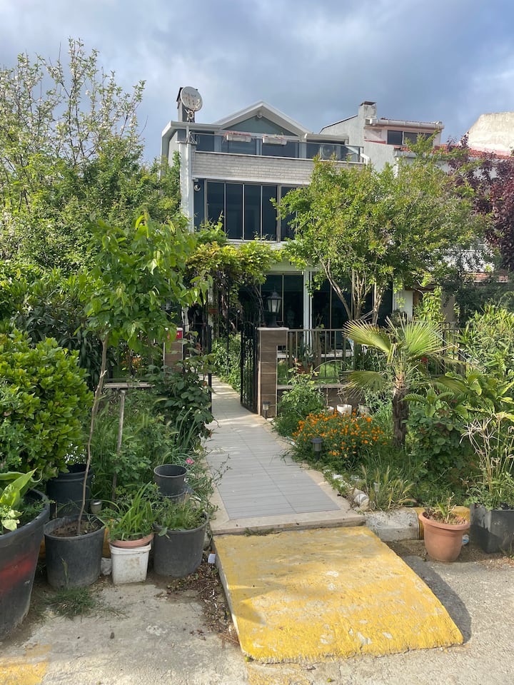 Sahile Sıfır Villa - Silivri