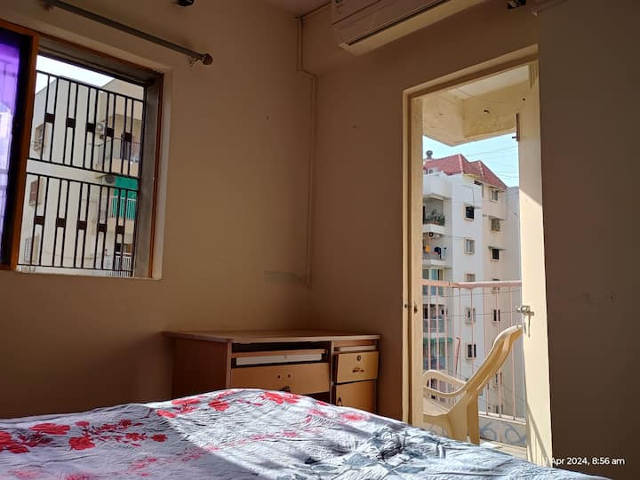 Private Ac Room In A Decent Flat - Ahmedabad