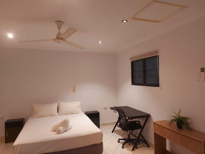 Cosy Studio 3 Mins From Airport - Darwin