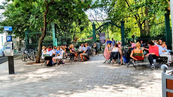 Center Apartment At Károlyi Garden & Jacuzzi - Budapest