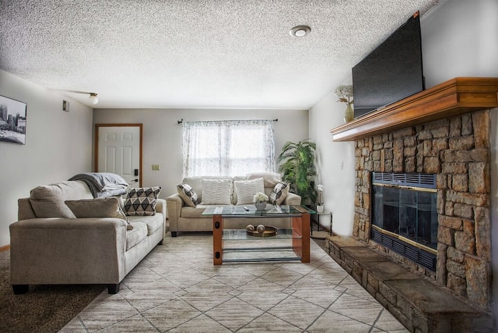 Centrally-located*3br/2ba*ks Speedway*dining*shops - Olathe, KS