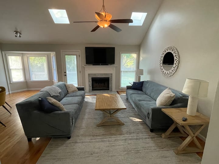 Beautiful, Central Cottage House - 찰스턴