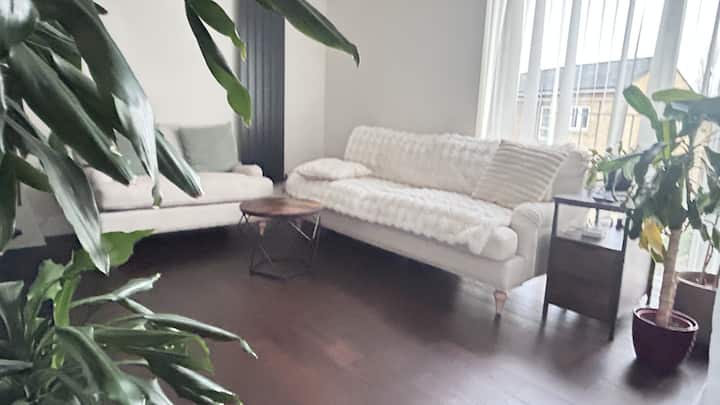 Stylish 2-bed Business Flat - Twickenham
