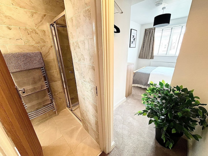 Private Room With 4ft Double Bed And Ensuite - Cambridge