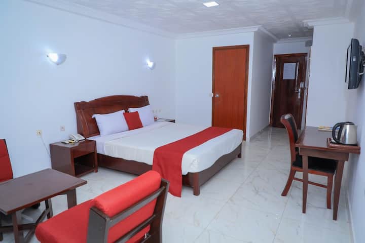 Chaleureux Hôtel - Guinea