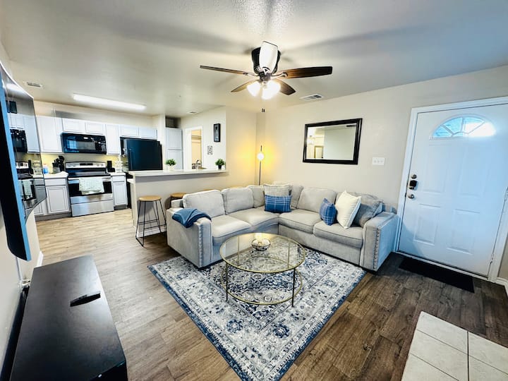 Cozy 3br/2ba Home With Backyard & Garage - DeSoto, TX